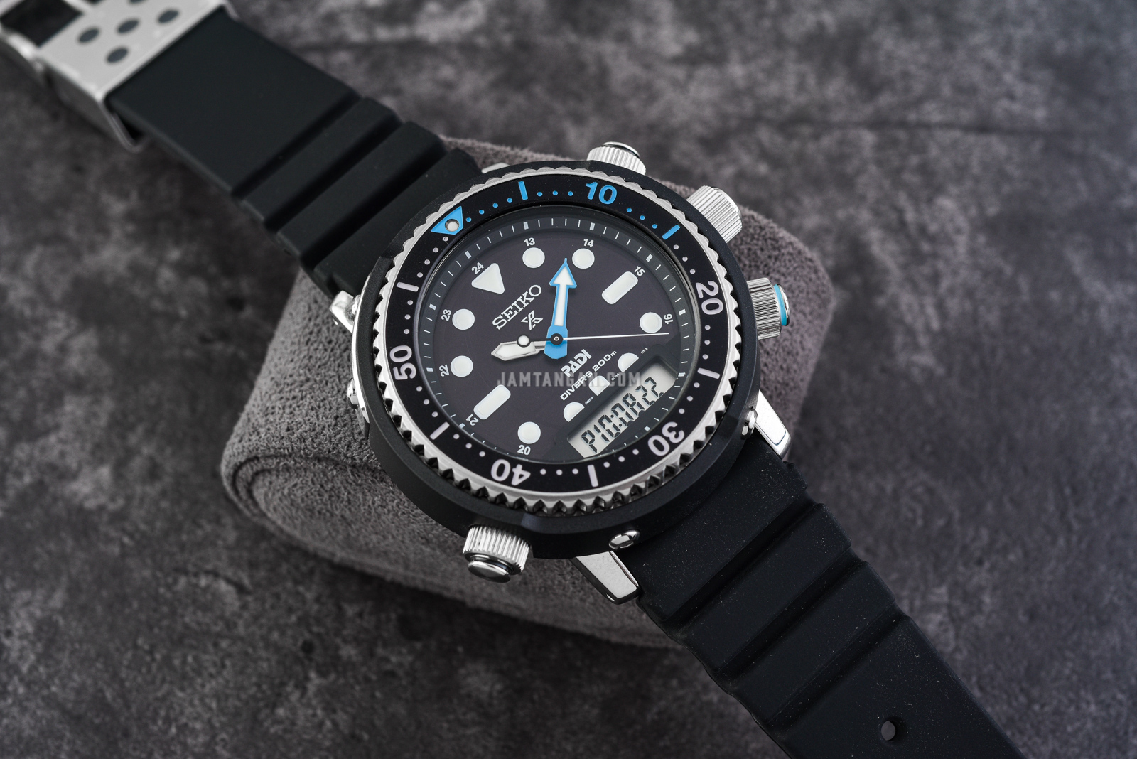 Seiko Prospex SNJ035P1 Arnie Solar Divers 200M Digital Analog Dial ...