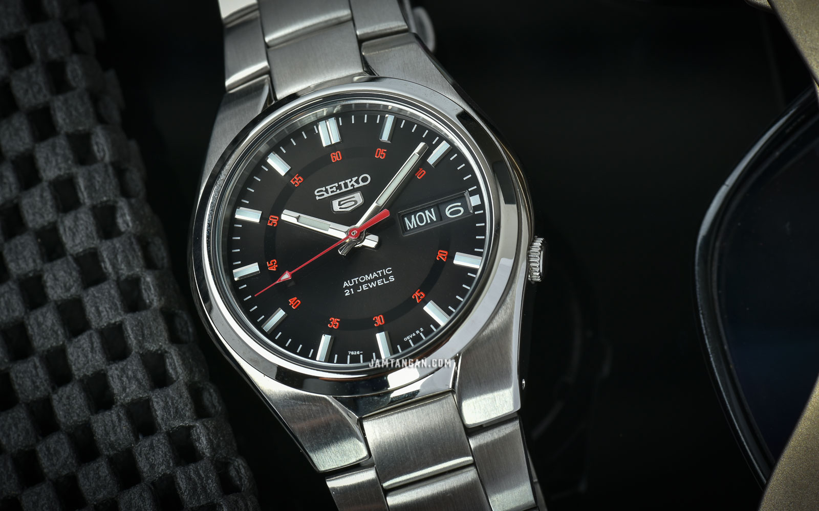 Seiko 5 SNK617K1 Automatic Men Black Dial Stainless Steel Strap ...