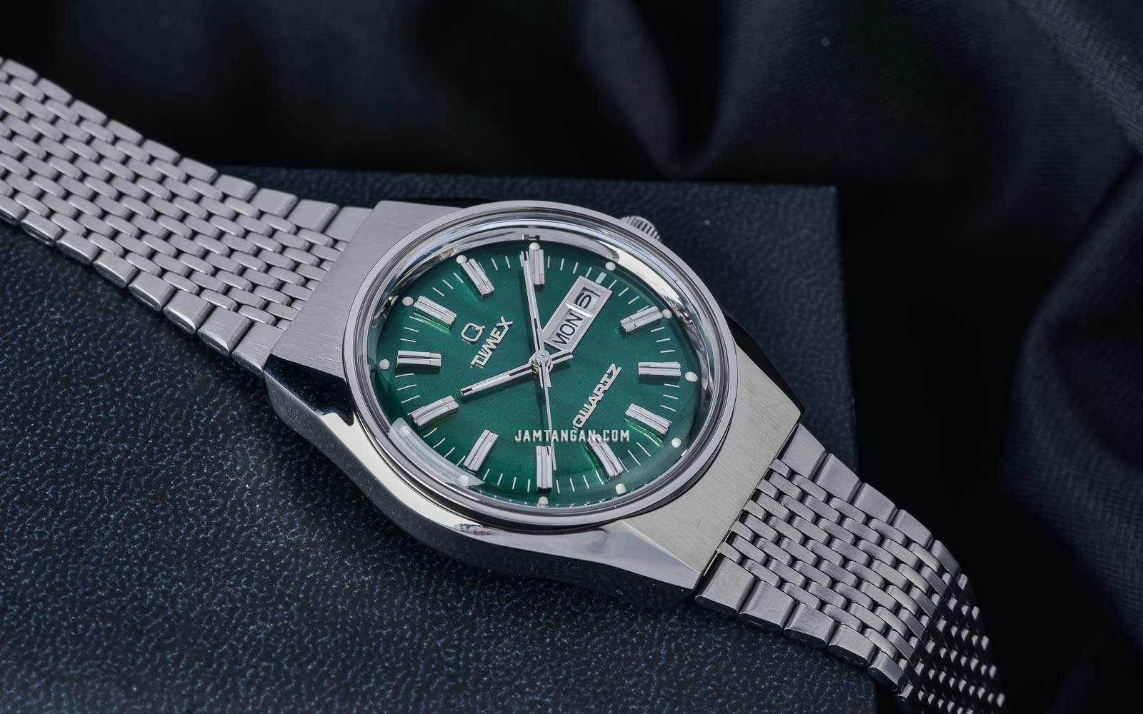 Timex Q TW2U95400 Falcon Eye Reissue Green Dial Stainless Steel Strap ...