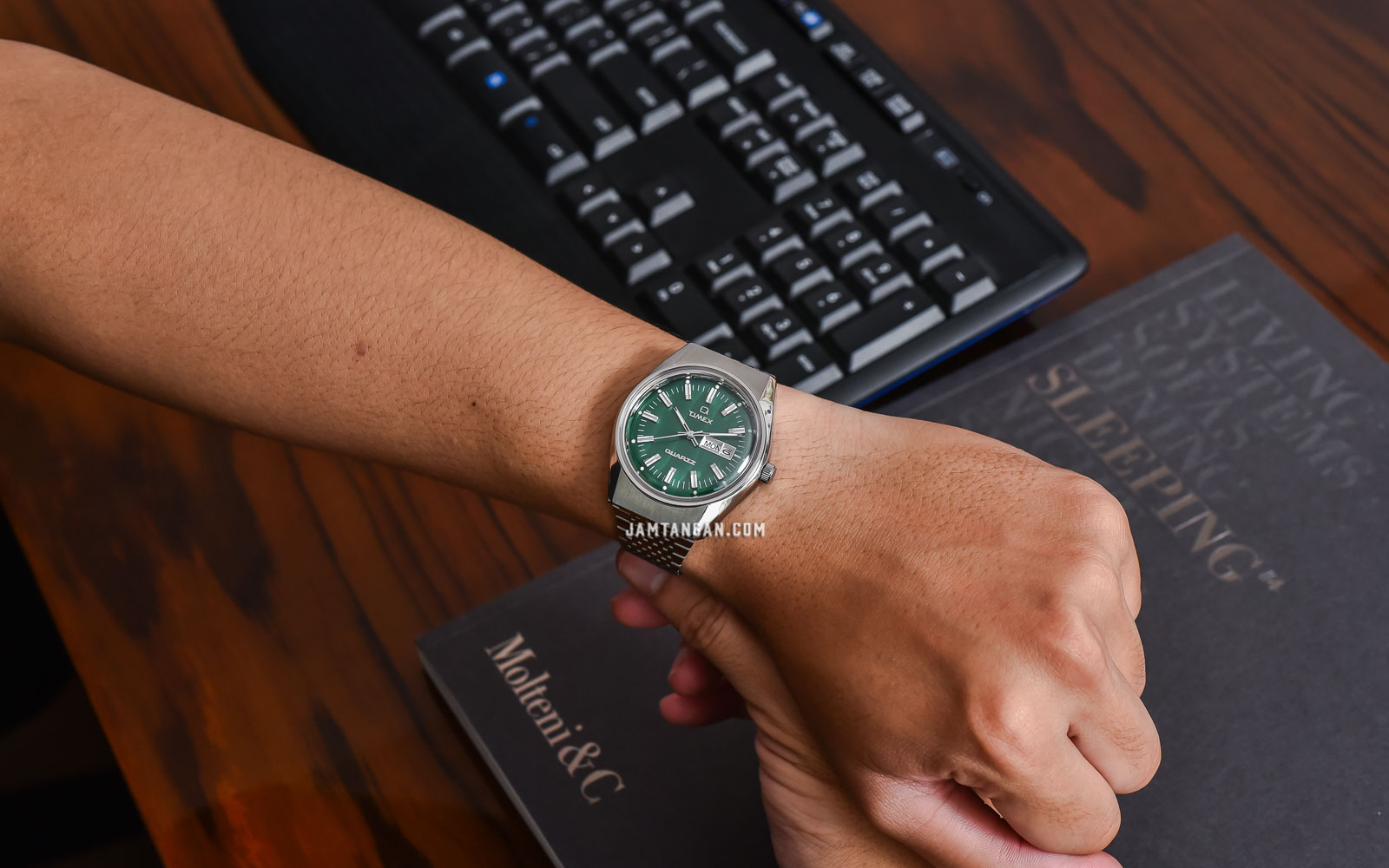 Timex Q TW2U95400 Falcon Eye Reissue Green Dial Stainless Steel Strap ...